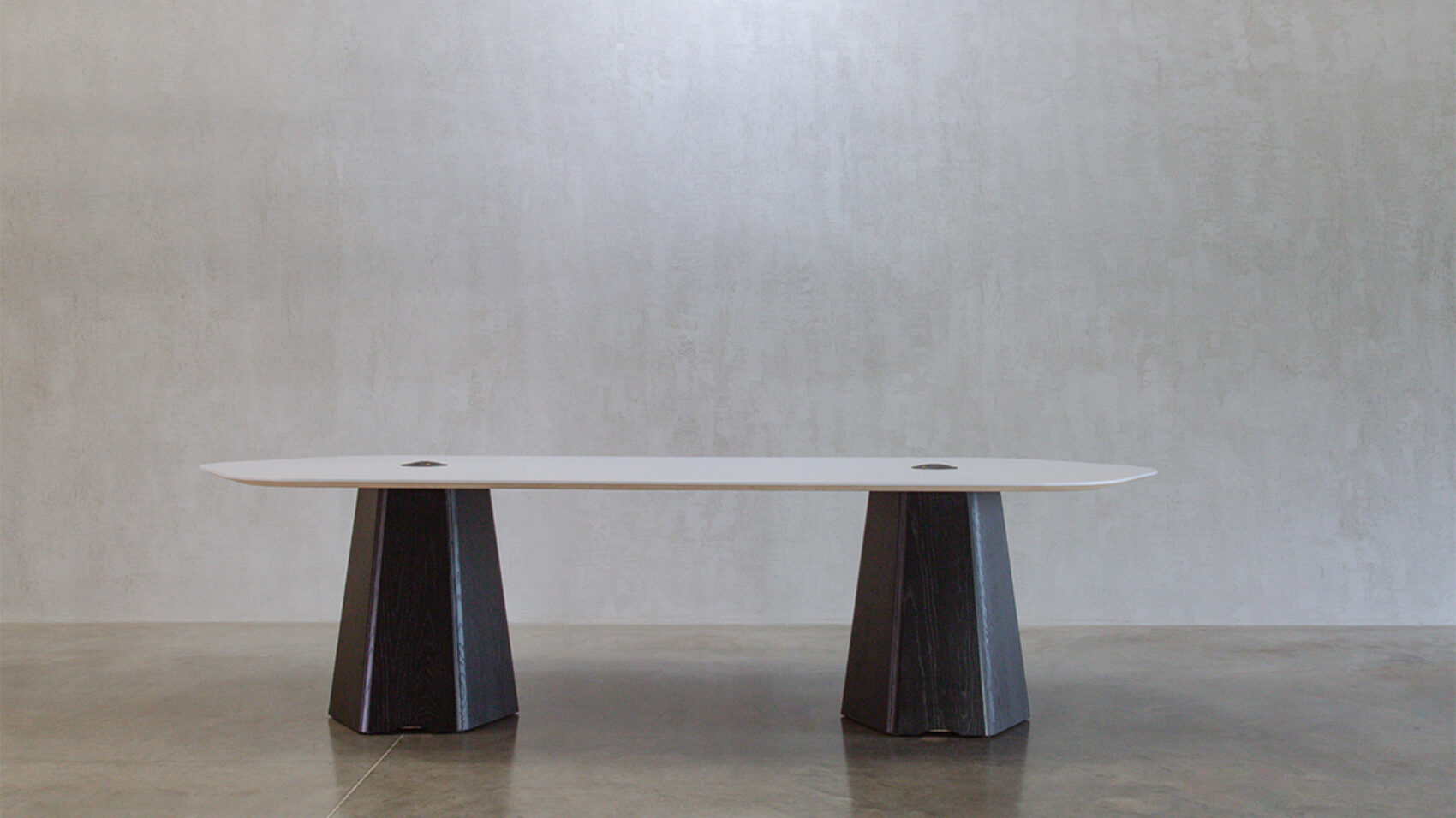 Isle Ash Table | Collaboration Tables | Frovi