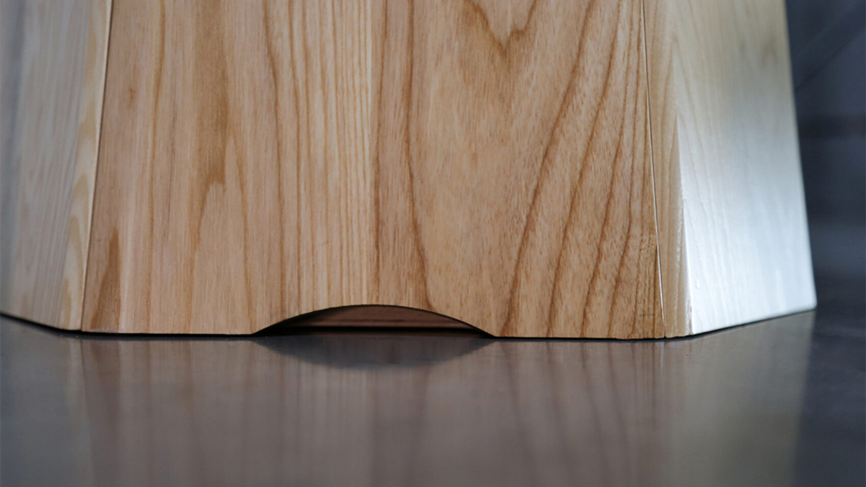 Isle Ash Table | Collaboration Tables | Frovi
