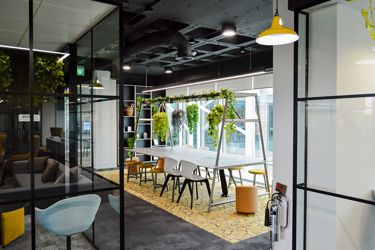 Relic Cloud | Resimercial Table for collaboration