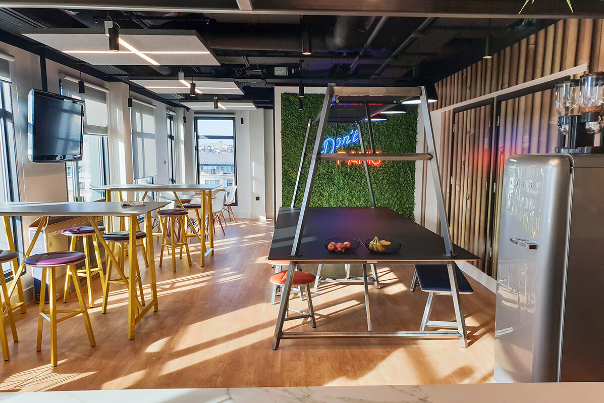 Relic Cloud | Resimercial Table for collaboration