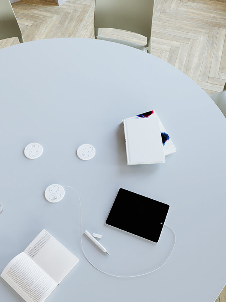 Mono Giant Table | Meeting Tables