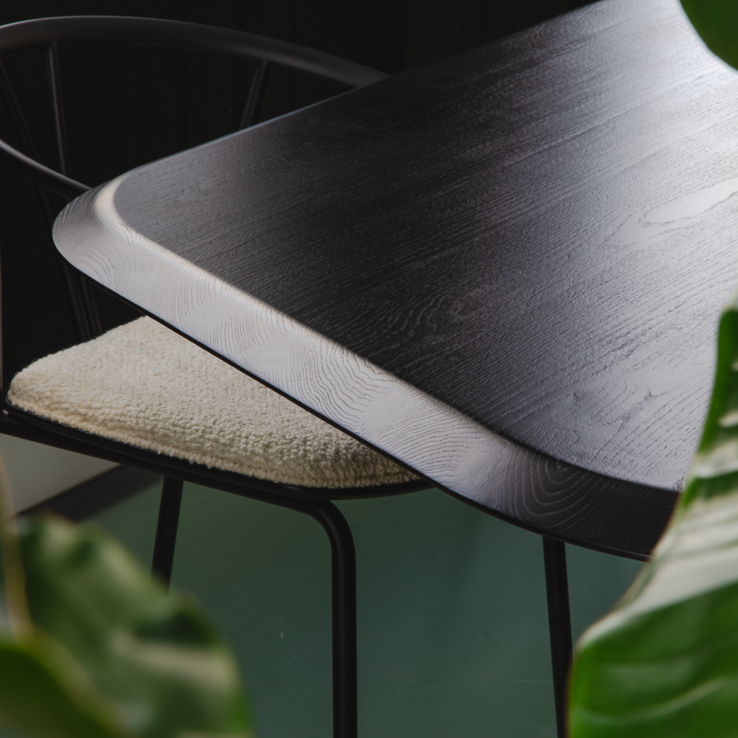 Isle Ash Table | Collaboration Tables | Frovi