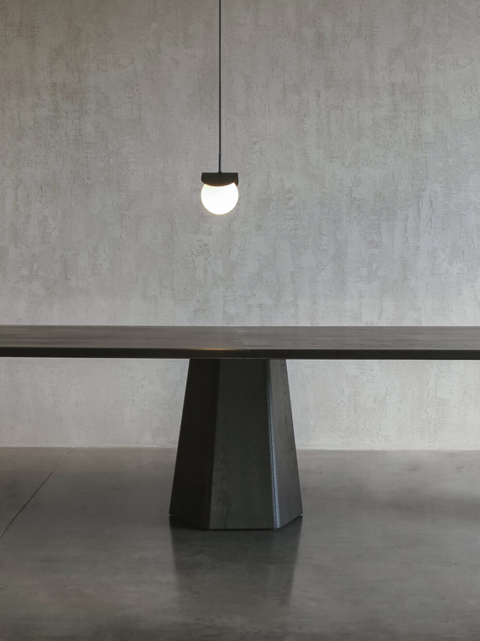 Isle Ash Table | Collaboration Tables | Frovi