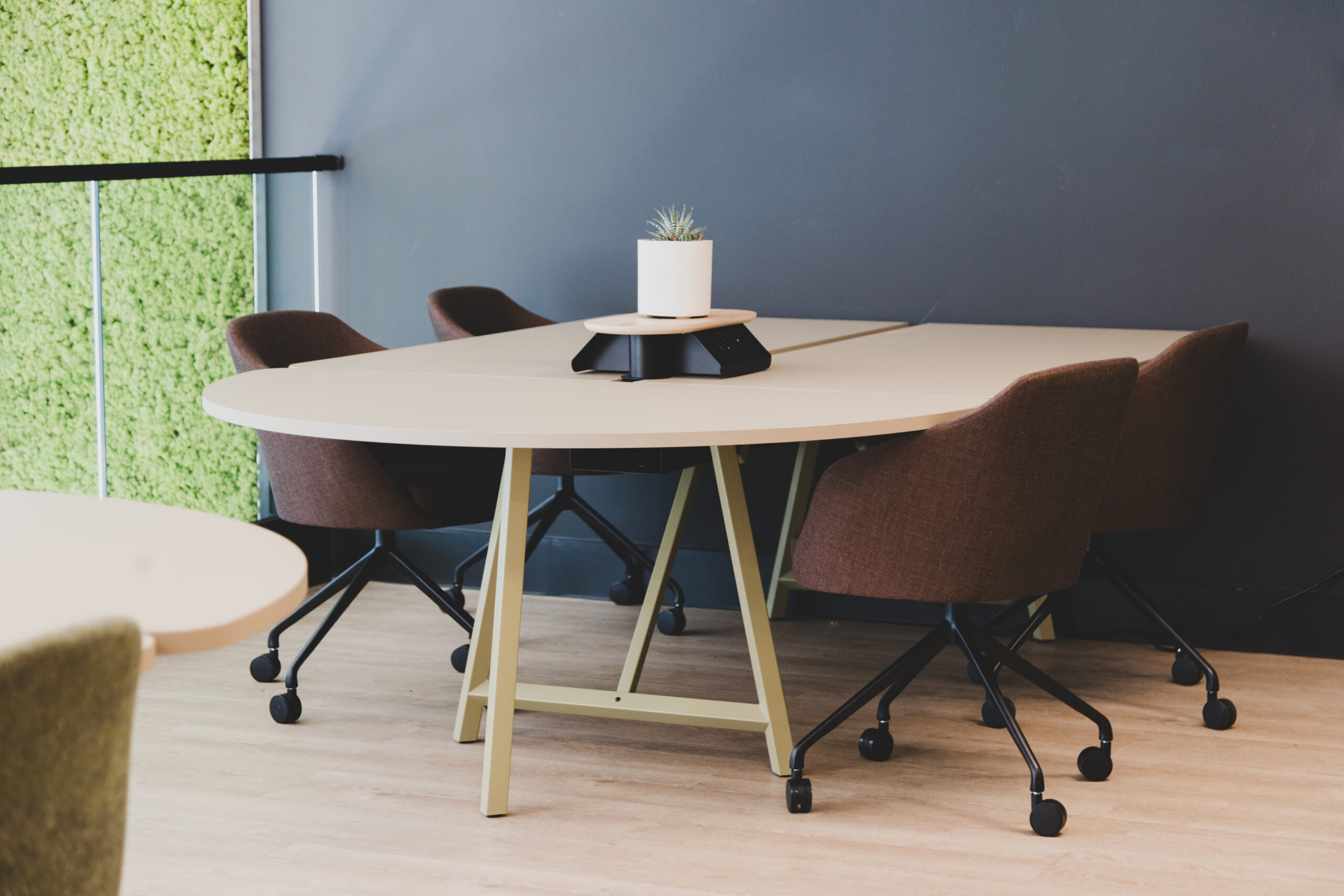 Relic Social Worktable | Collaboration Tables | Frovi